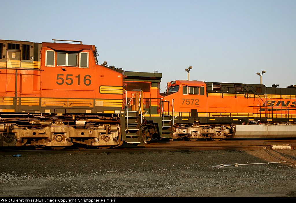 BNSF 5516 and BNSF 7572